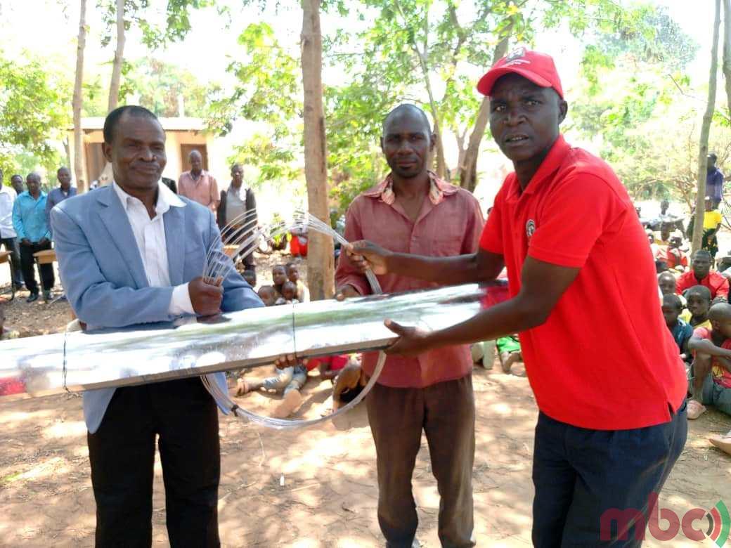 Well-wisher roofs Kambuwe Health Post - Malawi Broadcasting Corporation