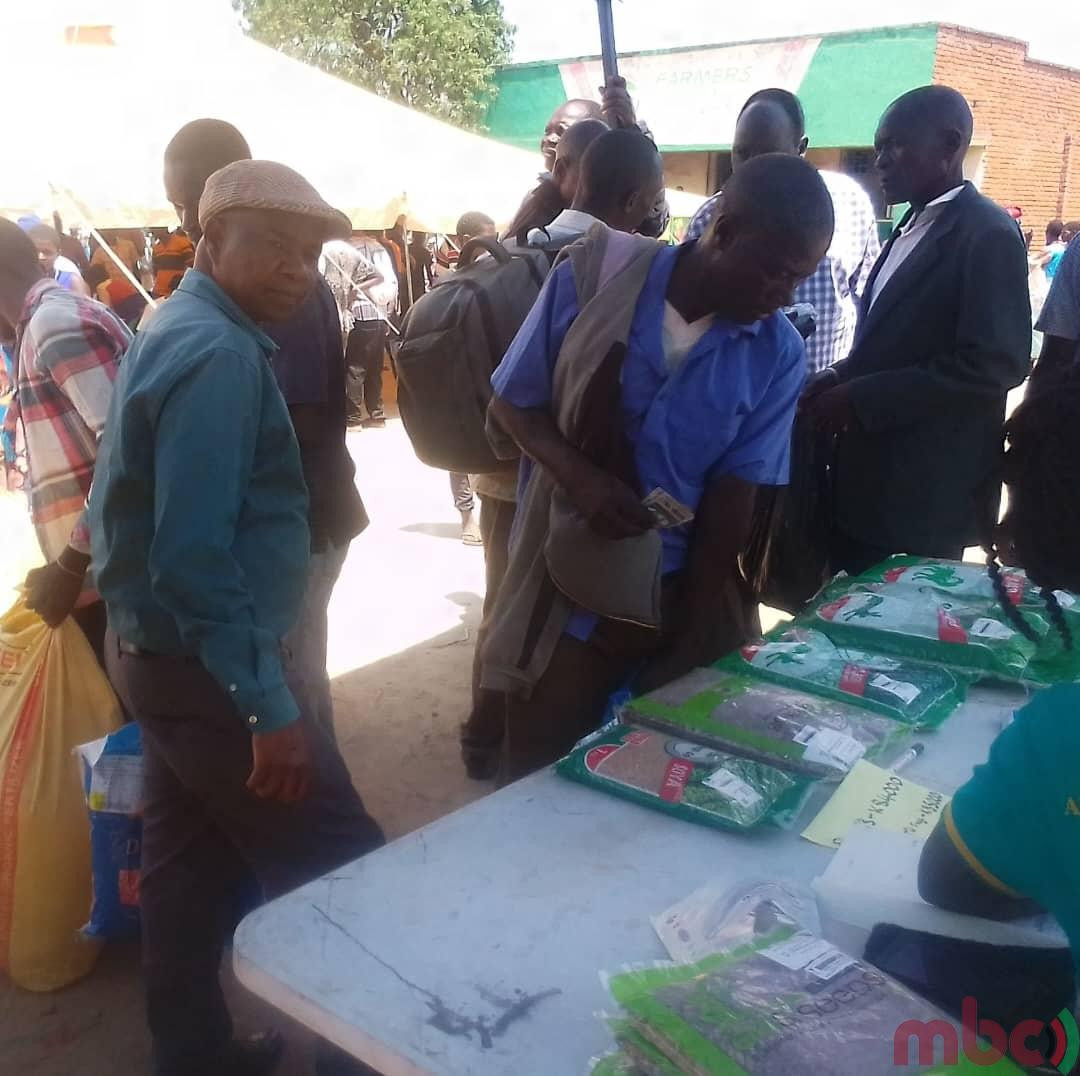 Alimi asamale pogula mbewu — Self Help Africa – Malawi Broadcasting ...